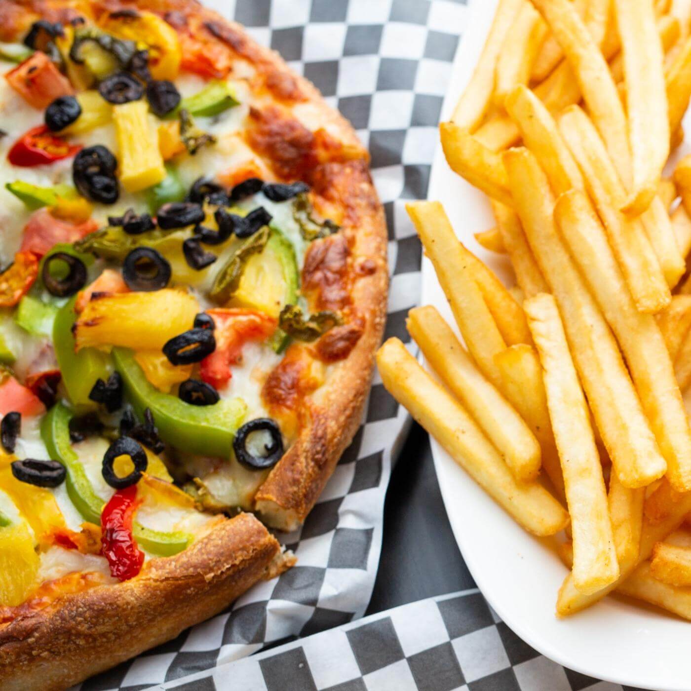 DJ's Pizzeria and Lounge (50 St Thomas St, St. Albert, AB T8N 6Z8 ...