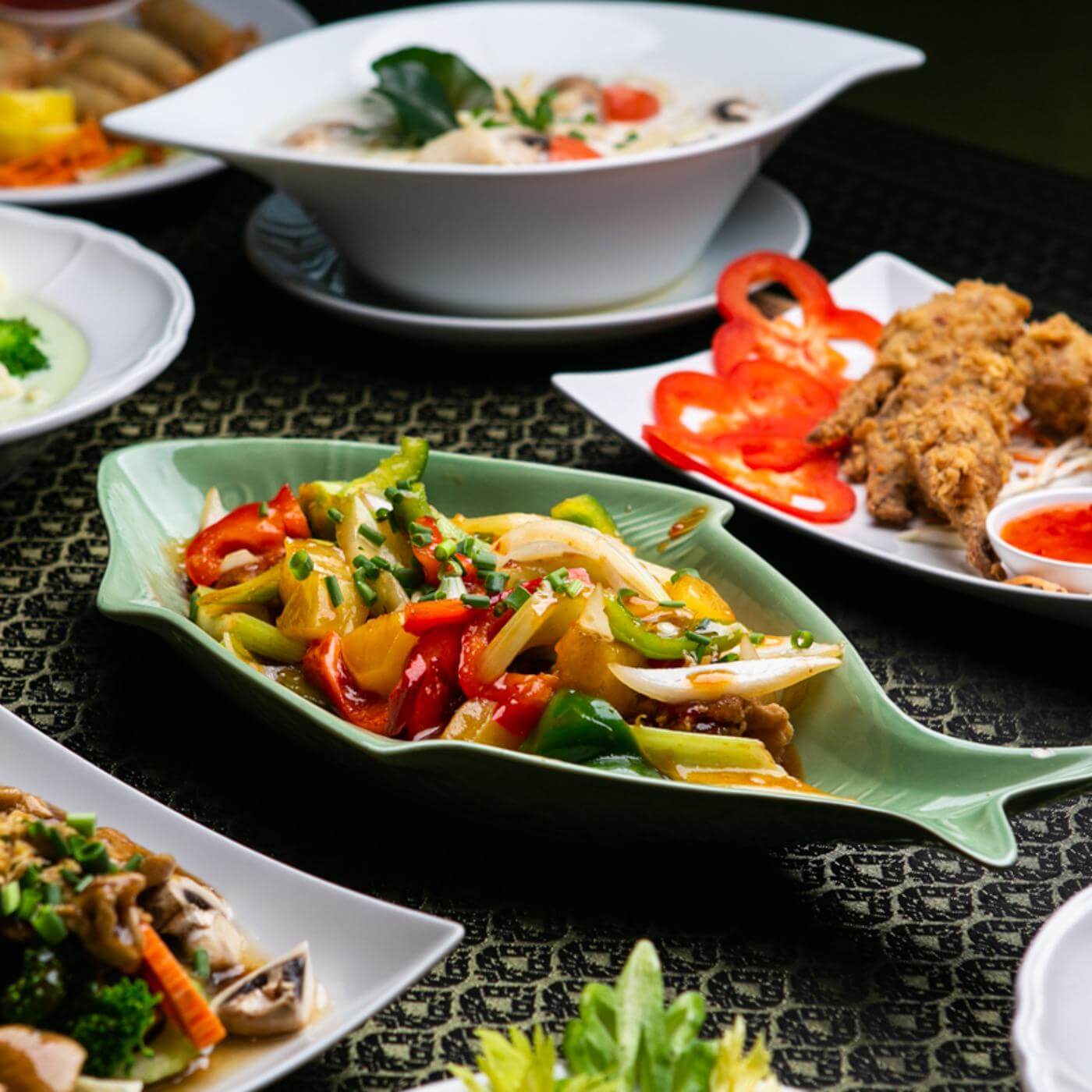 Tom Yum Thai Restaurant Regent (233 Regent Ave W, Winnipeg, MB, Canada ...